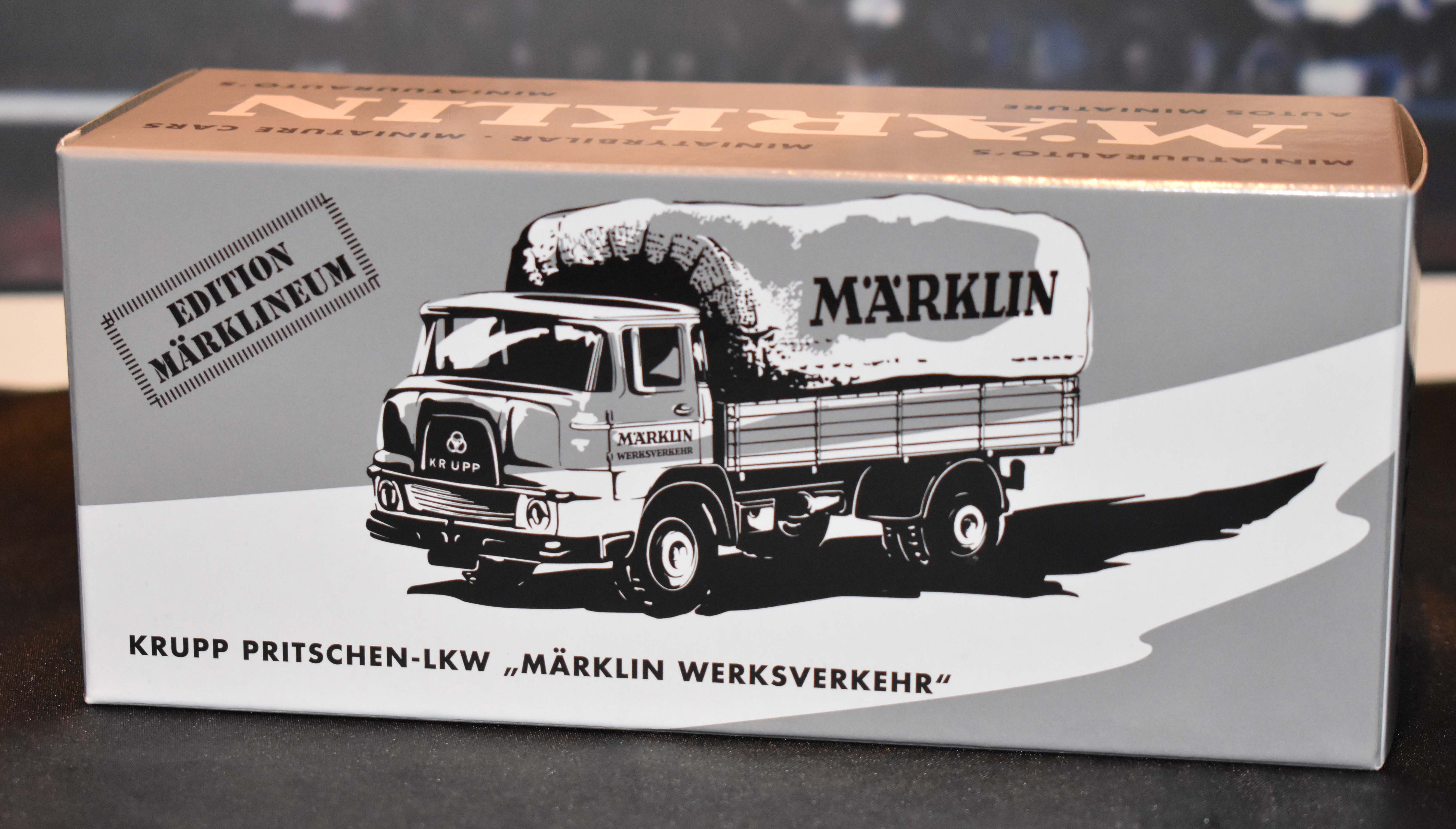 910 mit zu öffnenden Flügeltüren